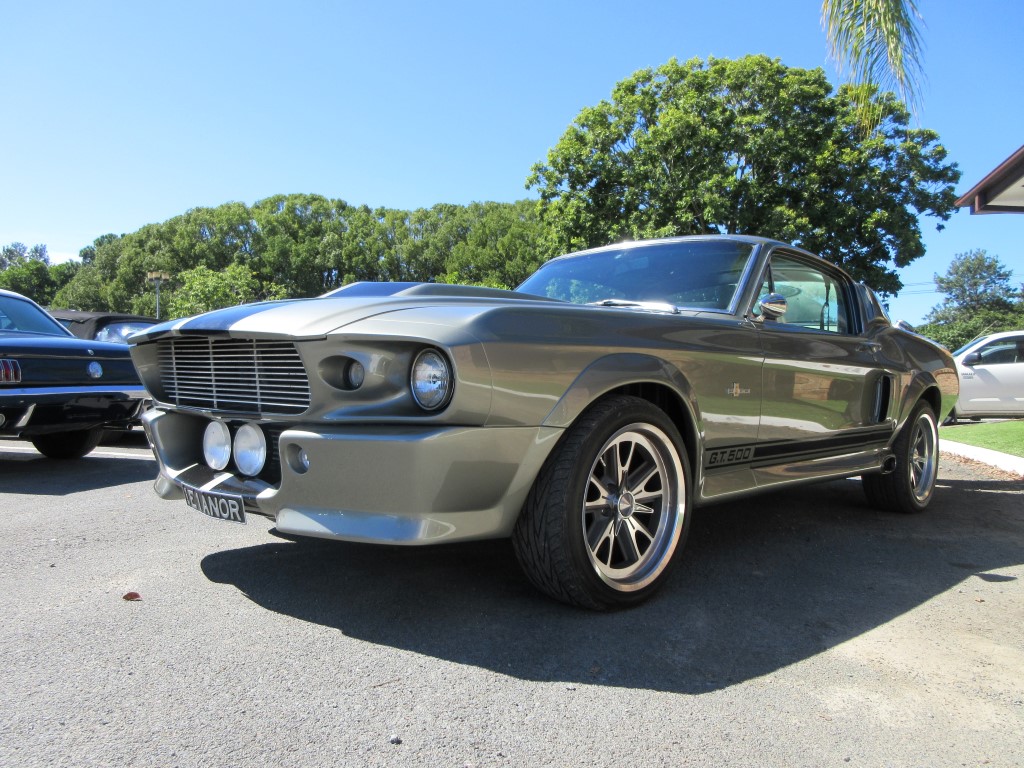 Eleanor Mustang pulls strong bidding