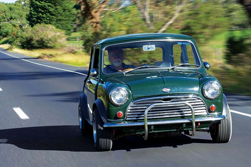 Video: Twin-engined Mini reader build - Trade Unique Cars